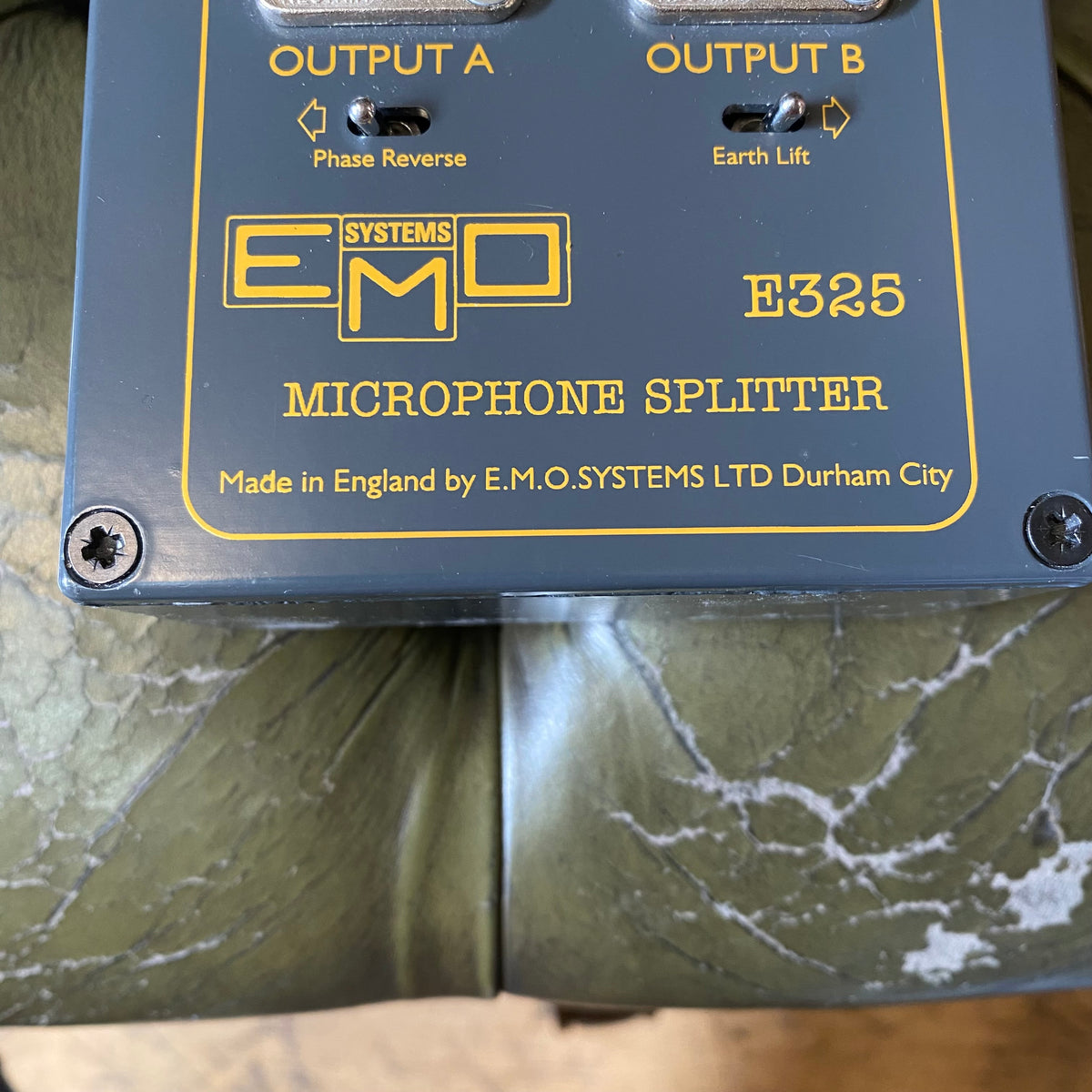 EMO E325 Mic Splitter Pre-Owned – folkiesmusic